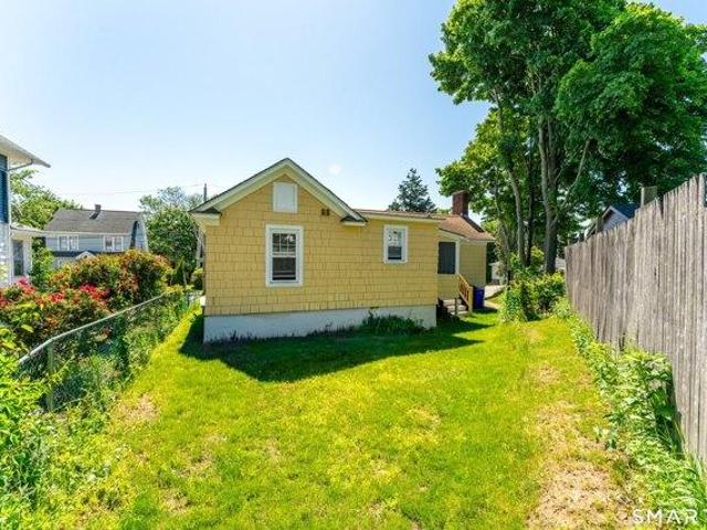 house with 2 bedroom, New London CT ES104330882