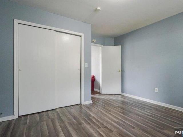 house with 2 bedroom, Newark NJ ES104191433