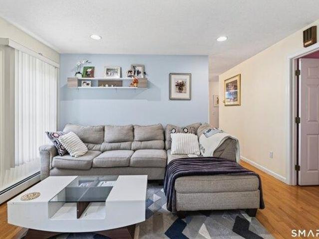 house with 2 bedroom, Newington CT ES104809290