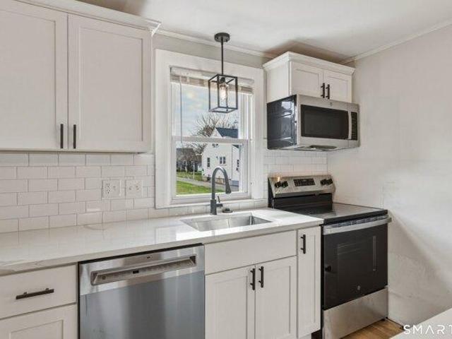 house with 2 bedroom, Newington CT ES104850771