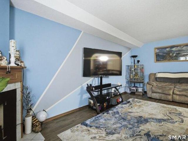 house with 2 bedroom, Newington CT ES105258004