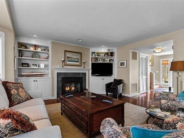 house with 2 bedroom, Newport RI DS102708884