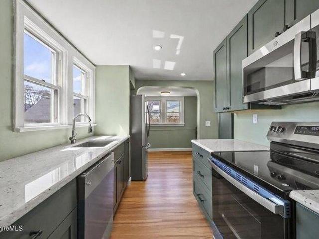 house with 2 bedroom, North Adams MA ES103432212