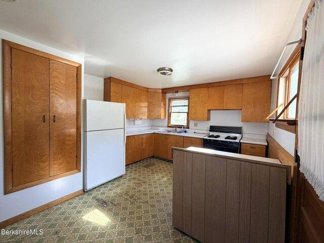 house with 2 bedroom, North Adams MA ES103434472