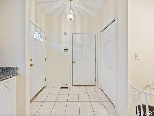 house with 2 bedroom, North Haven CT DLS101604391