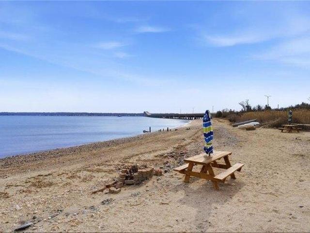 house with 2 bedroom, North Kingstown RI DLS102594861