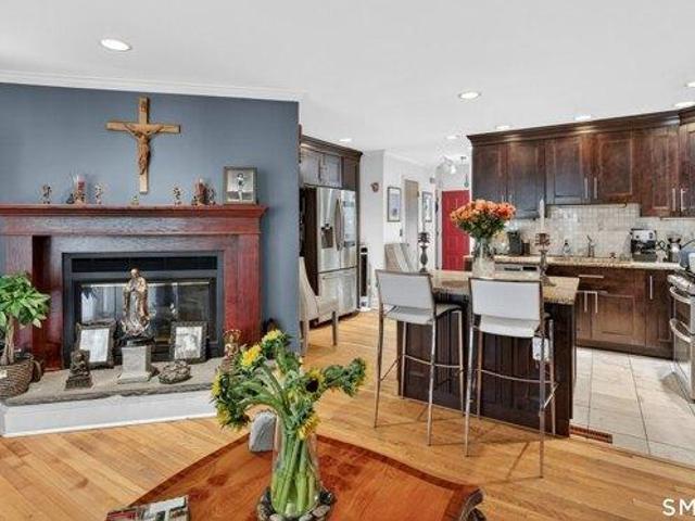 house with 2 bedroom, Norwalk CT ES104236805
