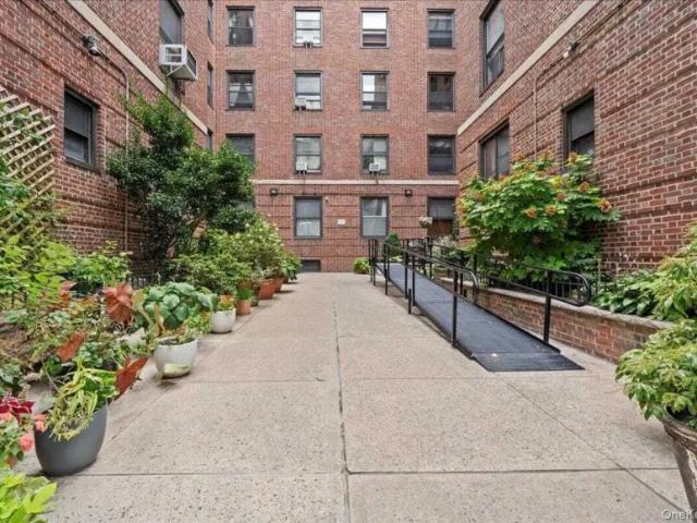 house with 2 bedroom, NY NY DLS102245563