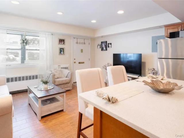 house with 2 bedroom, NY NY DLS102245698