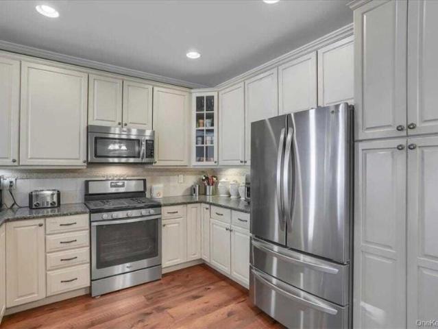 house with 2 bedroom, NY NY DS102587668