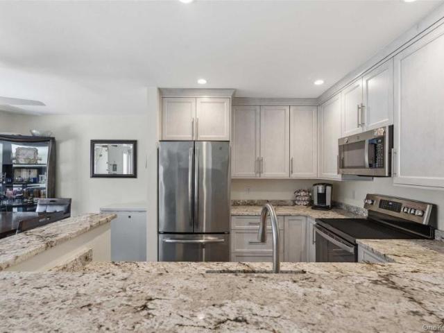 house with 2 bedroom, NY NY ES102245574
