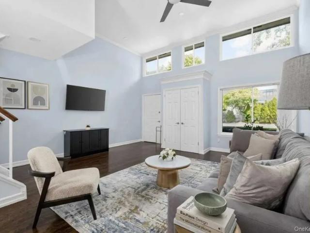 house with 2 bedroom, NY NY ES102204405