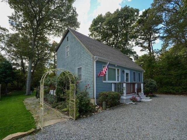 house with 2 bedroom, Oak Bluffs MA DS102478877