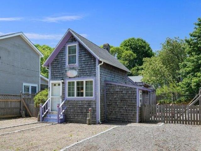 house with 2 bedroom, Oak Bluffs MA DS103100060