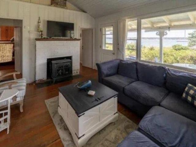 house with 2 bedroom, Oak Bluffs MA DS103807306
