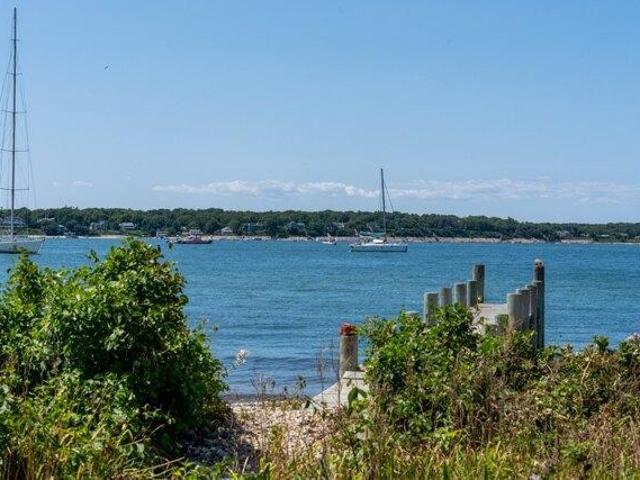 house with 2 bedroom, Oak Bluffs MA ES105082876