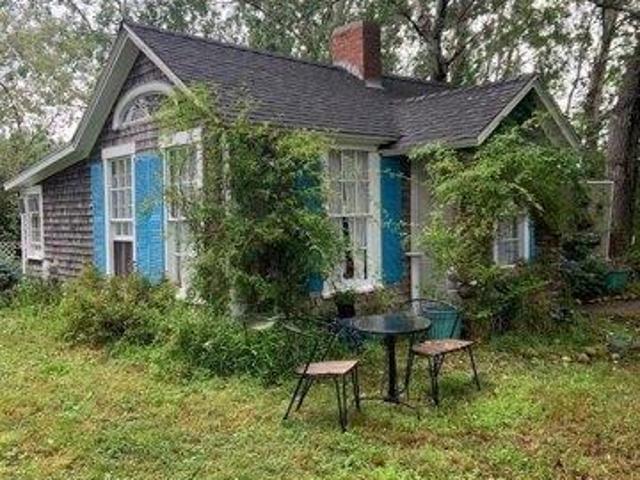 house with 2 bedroom, Oak Bluffs MA ES105157912