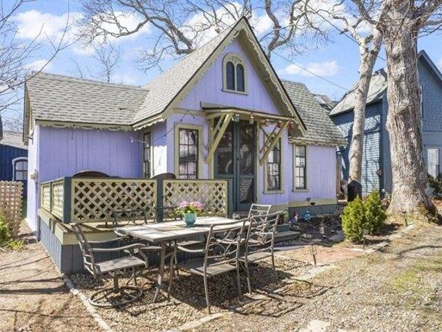 house with 2 bedroom, Oak Bluffs MA ES103034661