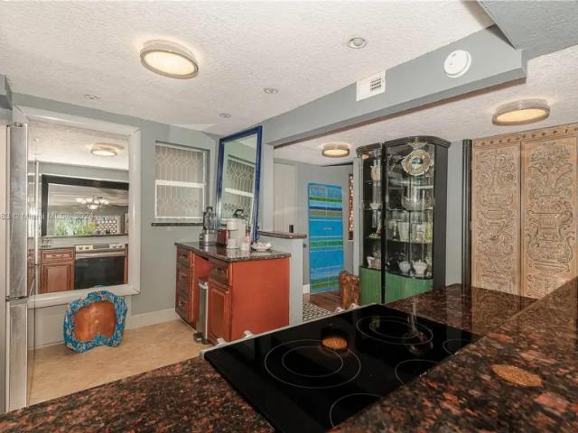 house with 2 bedroom, Oakland Park Fl FL DS102398797