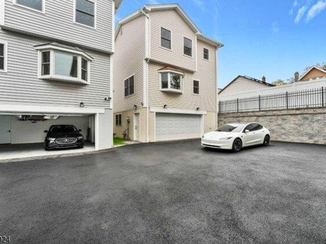 house with 2 bedroom, Paterson NJ DLS102256732