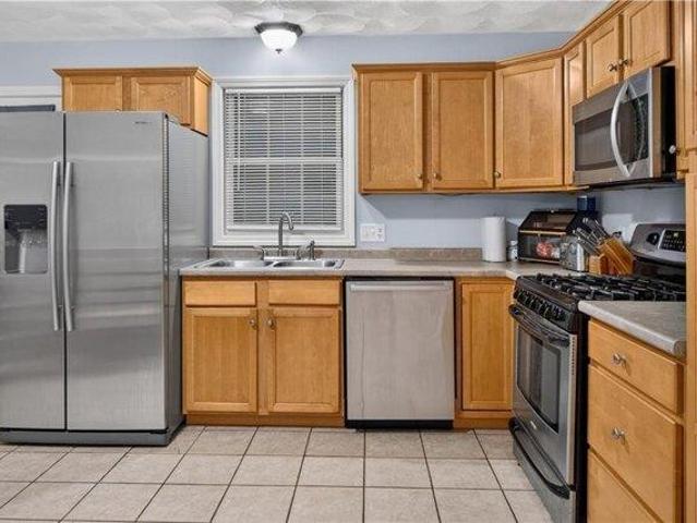 house with 2 bedroom, Pawtucket RI ES105107222