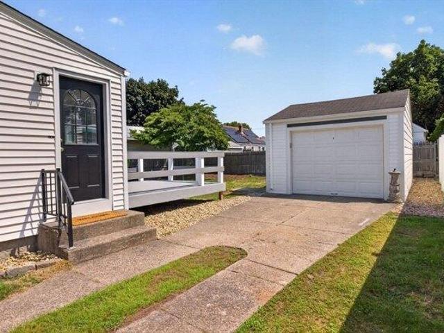 house with 2 bedroom, Pawtucket RI ES105174457