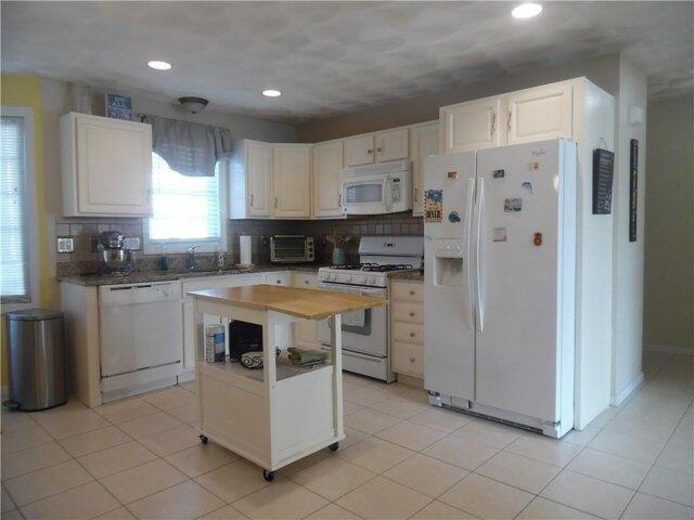 house with 2 bedroom, Pawtucket RI ES105239879
