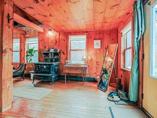 house with 2 bedroom, Peterborough NH DLS102446419