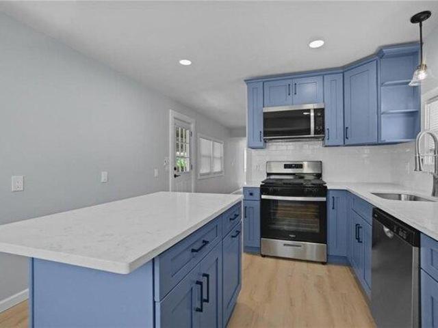 house with 2 bedroom, Portsmouth RI ES105125752