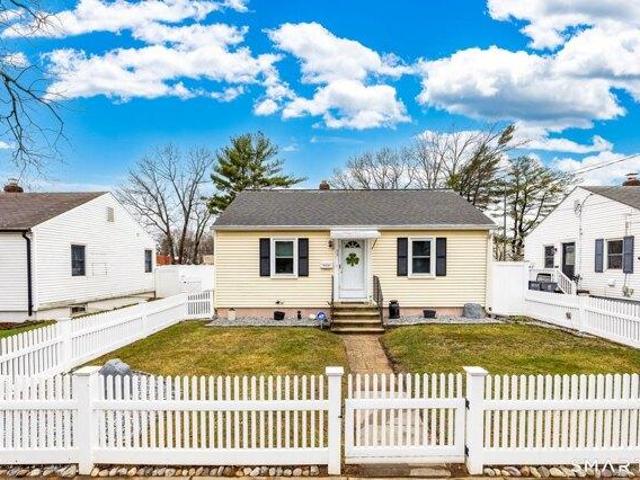 house with 2 bedroom, Plainville CT DS102214167