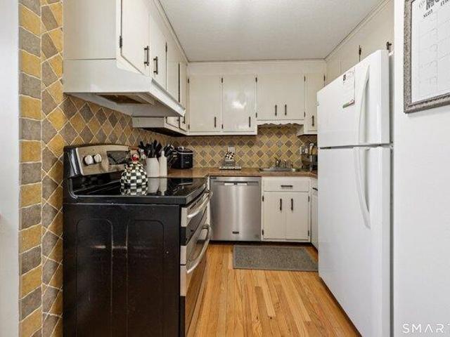 house with 2 bedroom, Plainville CT ES105107605