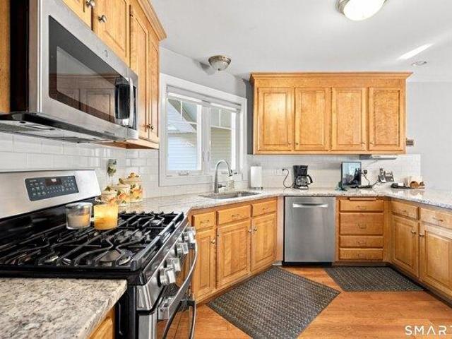 house with 2 bedroom, Plainville CT ES105205840