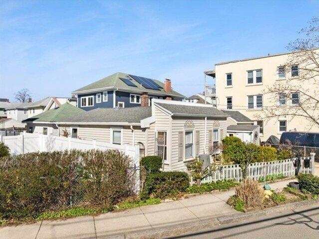 house with 2 bedroom, Quincy MA DLS102410565