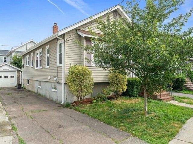 house with 2 bedroom, Quincy MA ES104808435