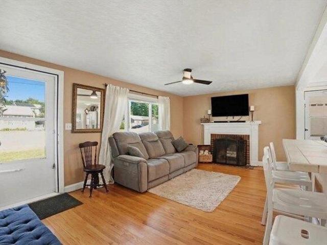 house with 2 bedroom, Randolph MA ES103440140