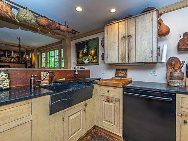 house with 2 bedroom, Raymond NH ES105171813