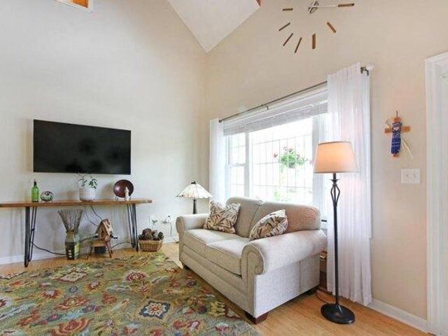 house with 2 bedroom, Raymond NH ES105206555