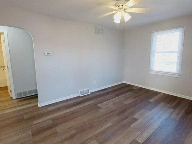 house with 2 bedroom, Red Oak IA DLS96357223