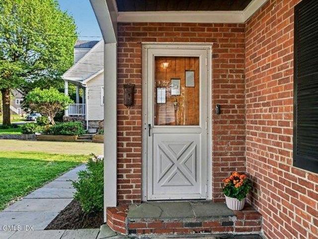 house with 2 bedroom, Riverside CT DS103437570