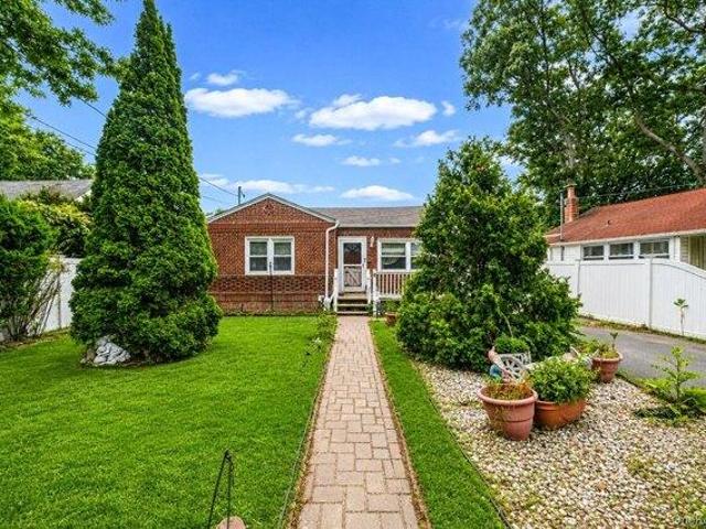 house with 2 bedroom, Ronkonkoma NY ES104904920