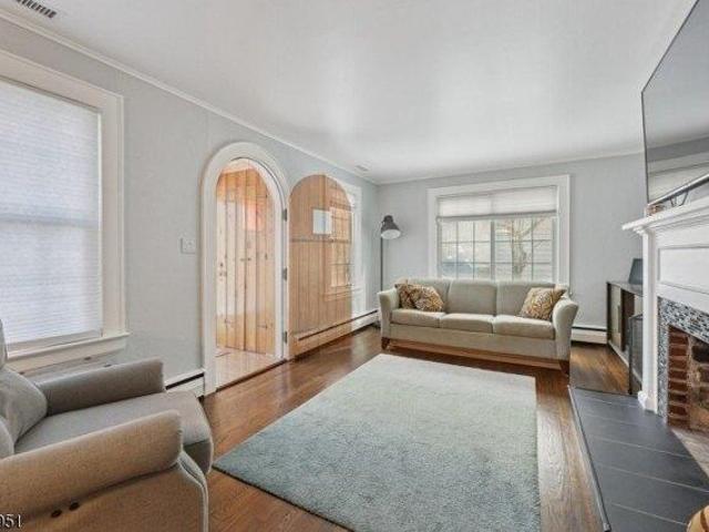 house with 2 bedroom, Roseland NJ DLS101603172