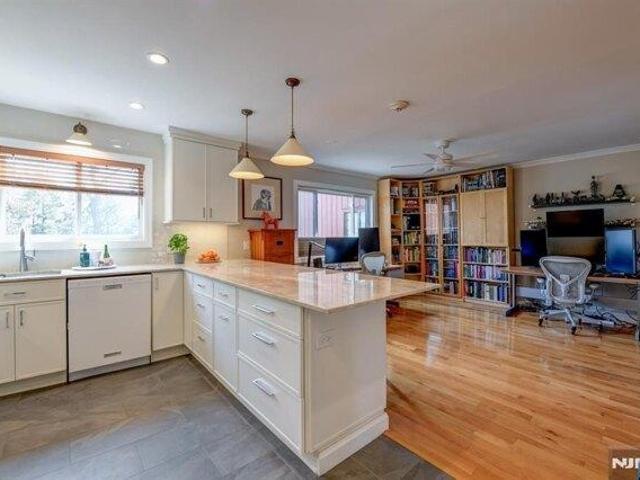 house with 2 bedroom, Secaucus NJ DS102478229