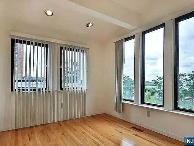 house with 2 bedroom, Secaucus NJ ES104605516