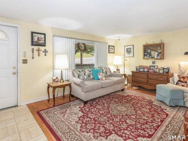 house with 2 bedroom, Seymour CT ES104569808
