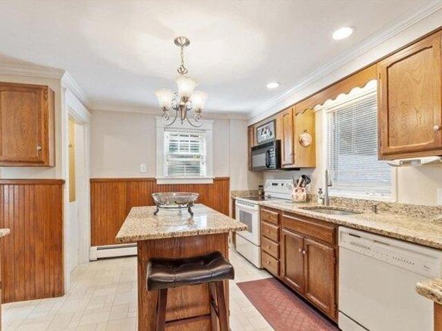house with 2 bedroom, Shrewsbury MA ES105081161