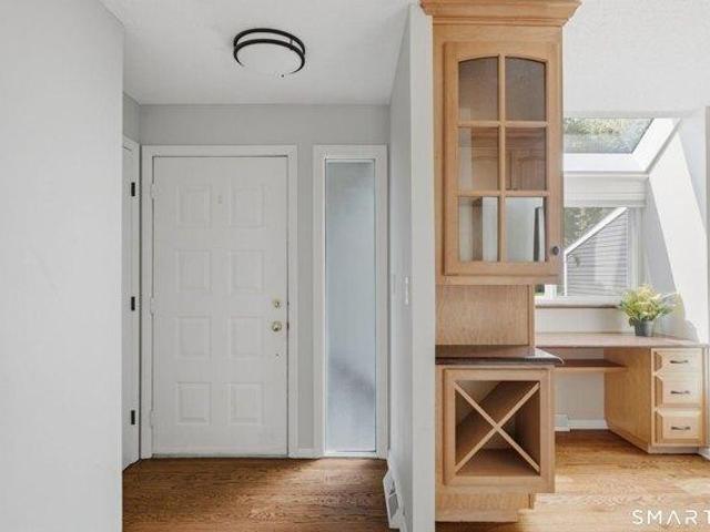house with 2 bedroom, Simsbury CT ES104444224