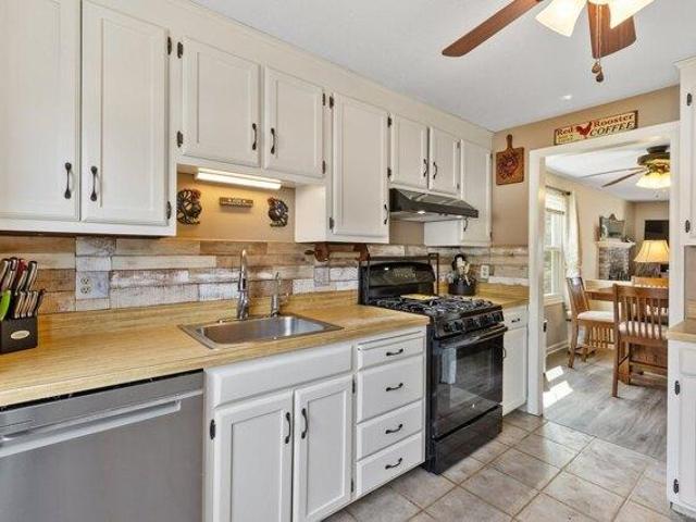 house with 2 bedroom, South Windsor CT DS103500956