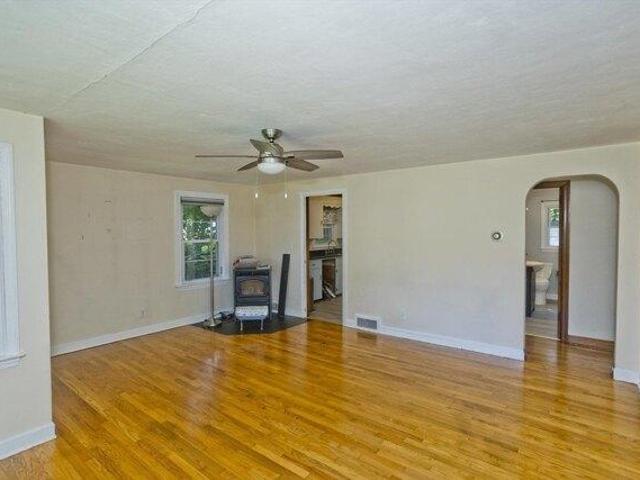 house with 2 bedroom, South Hadley MA ES105156705
