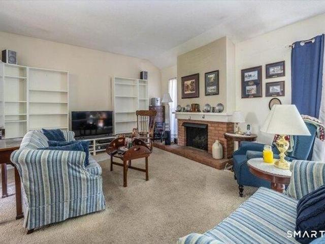 house with 2 bedroom, Southbury CT ES105192555