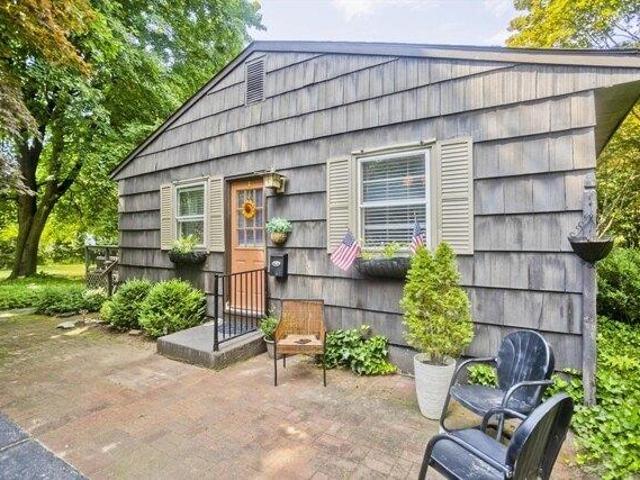 house with 2 bedroom, Springfield MA DS104375608